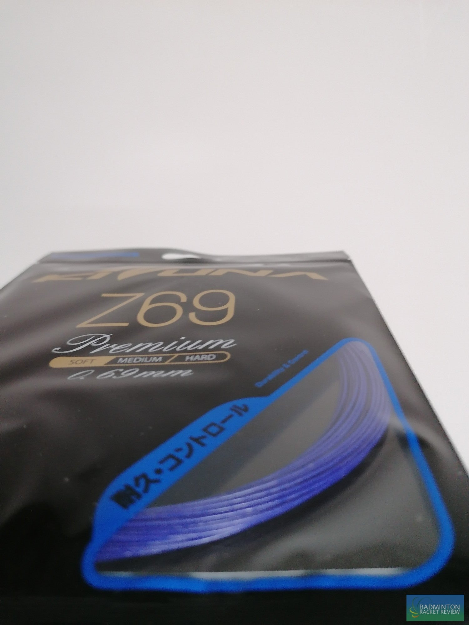 KIZUNA Z69 Premium badminton racket string | badminton racket review