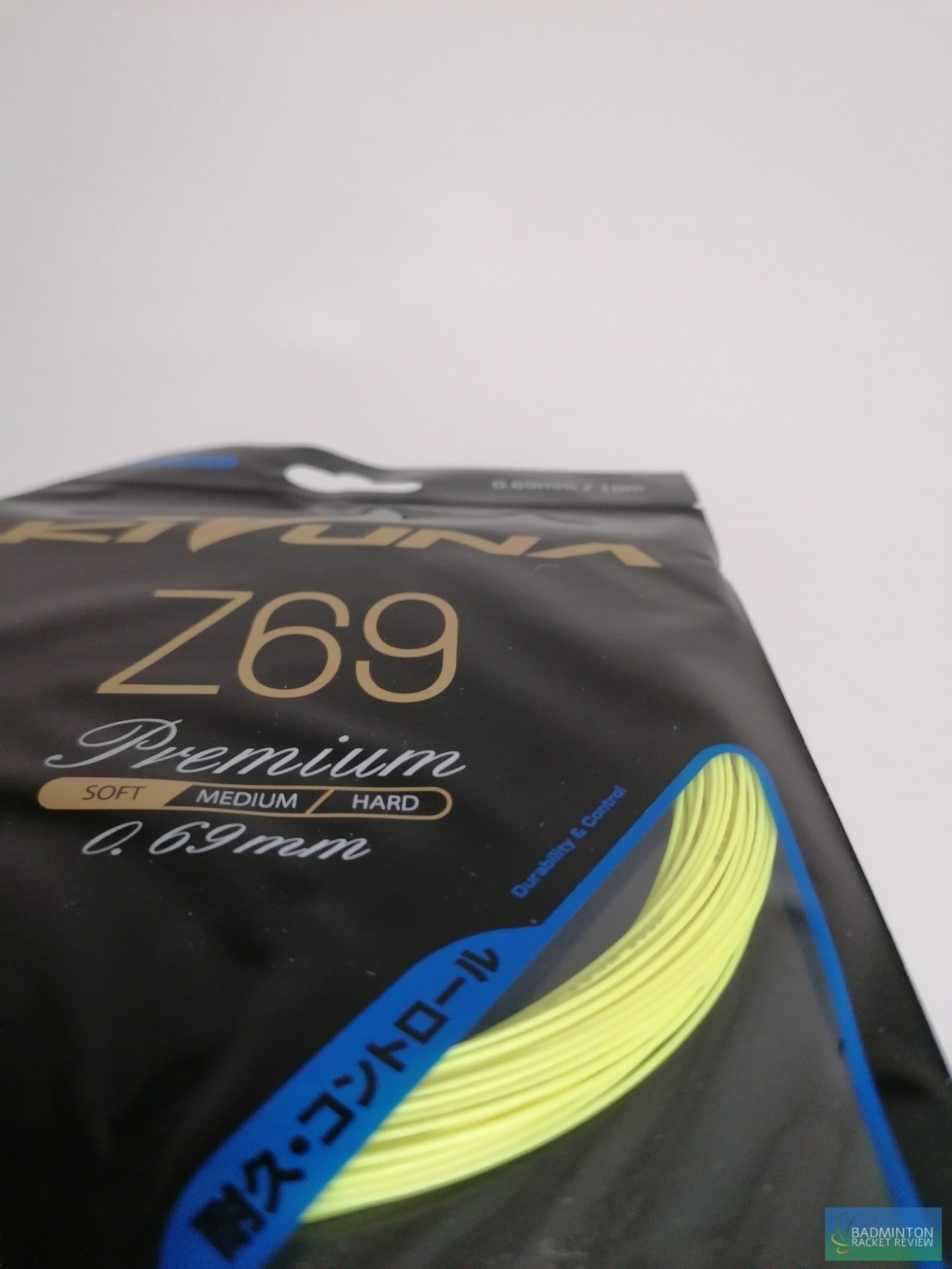 KIZUNA Z69 Premium badminton racket string | badminton racket review